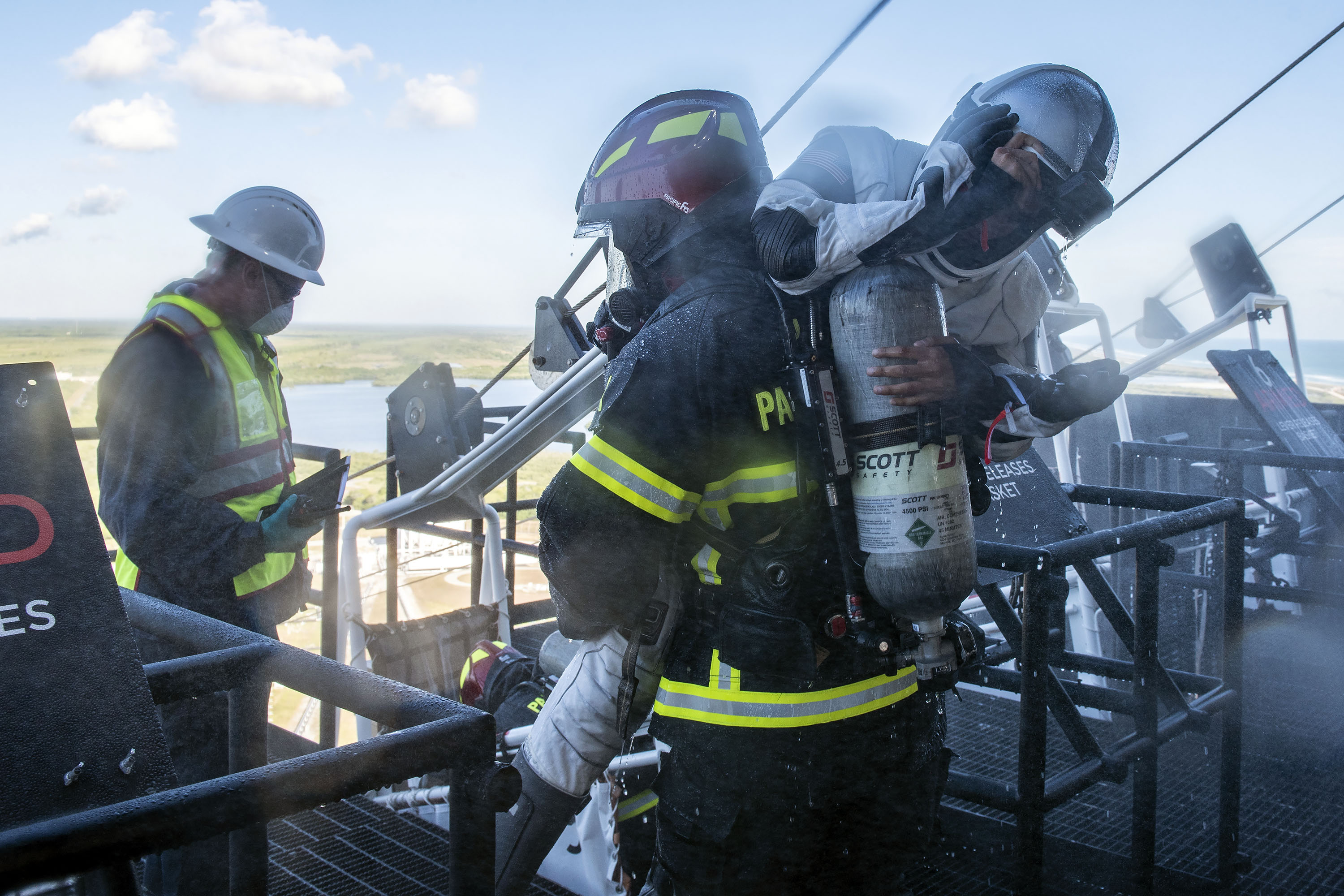 NASA, SpaceX Team Up for Emergency Egress Exercise : r/spacex