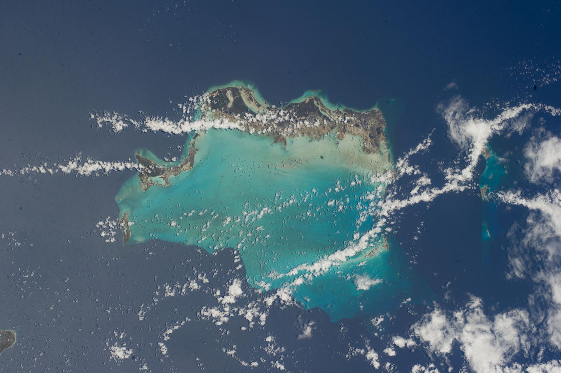 Datei:Turks Islands and Caicos Islands (NASA, ISS).jpg – Wikipedia