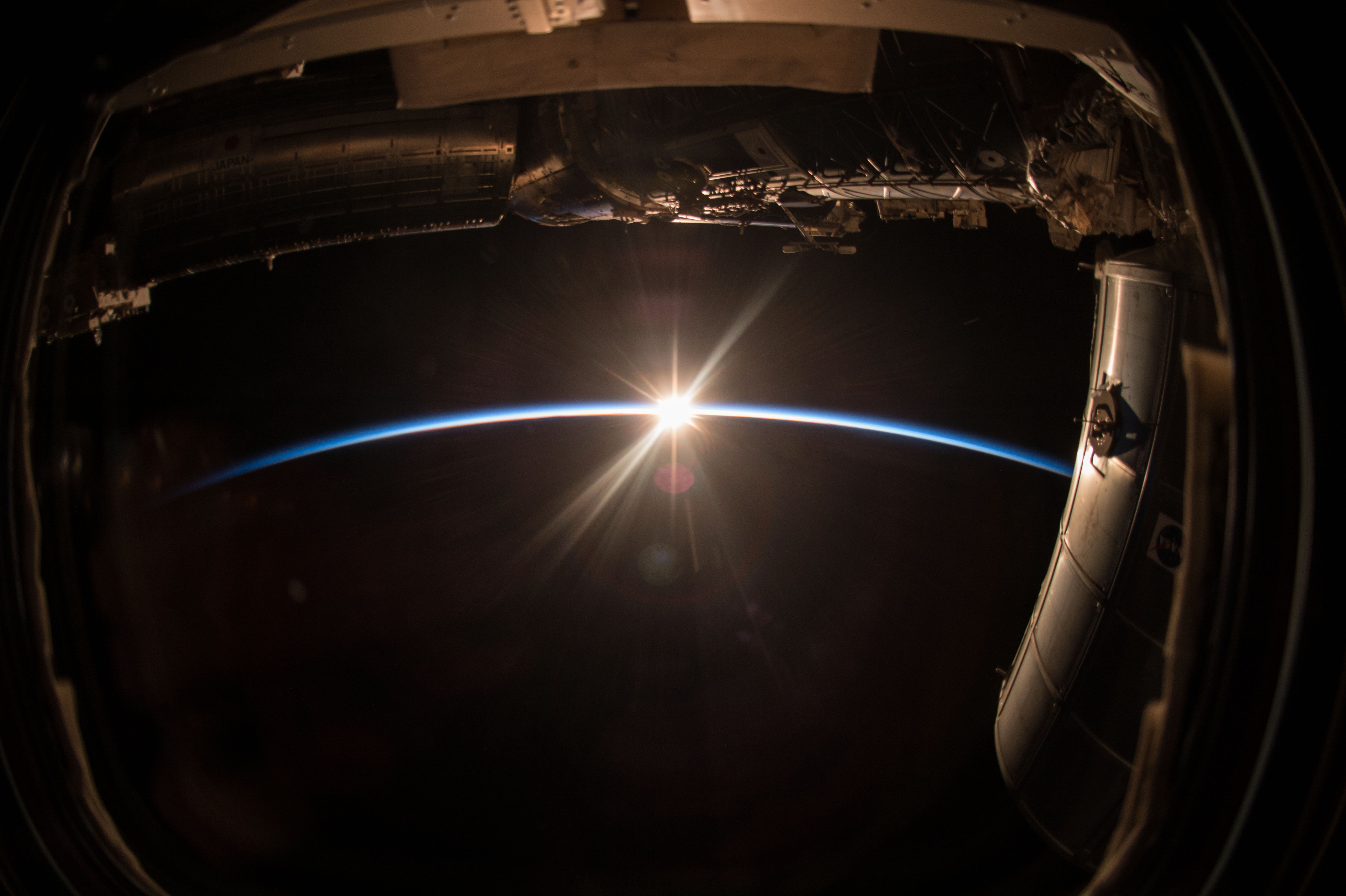 Space Sunrise Stock Photo - Download Image Now - Horizon, Globe ...