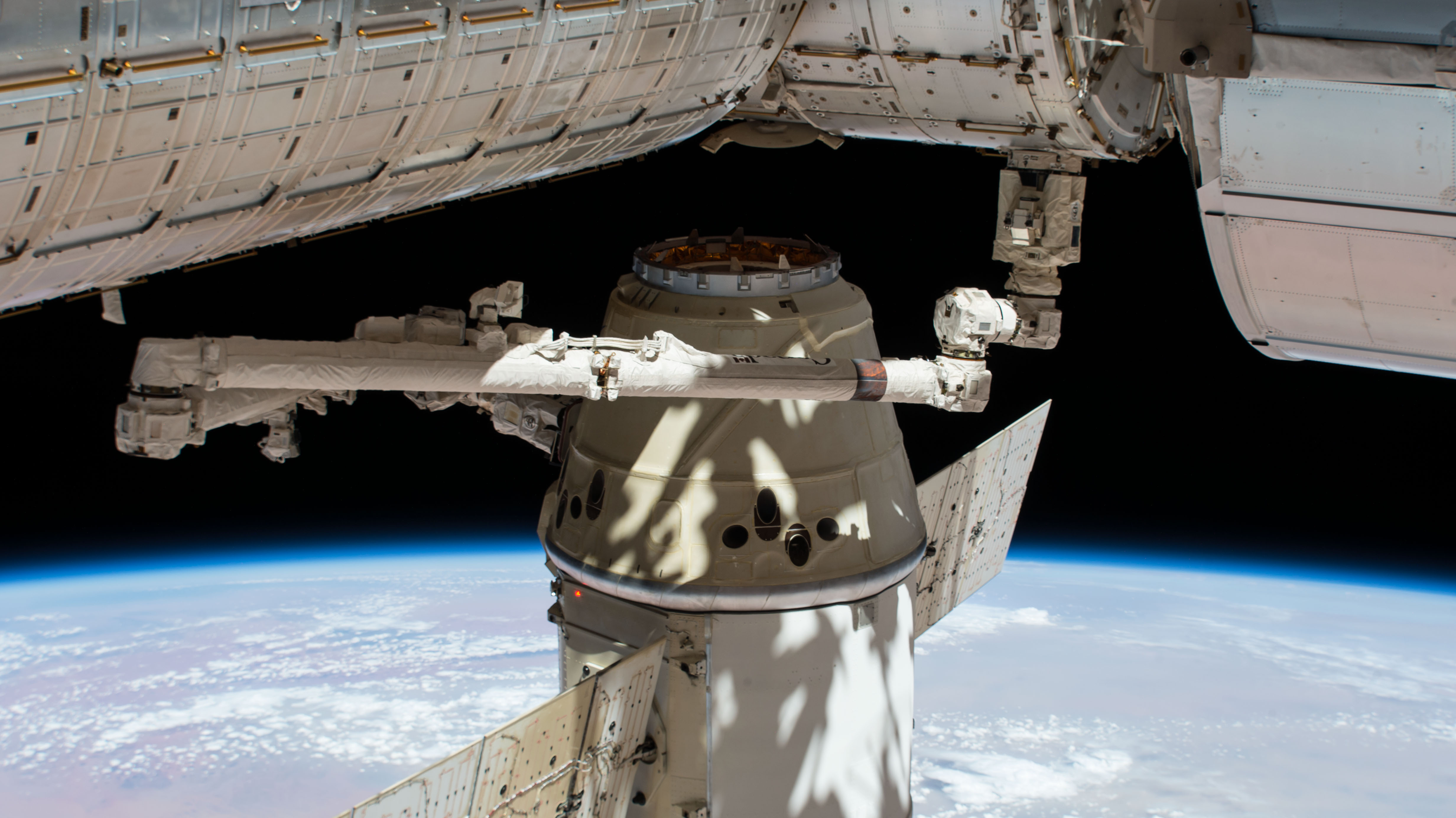 The SpaceX Dragon cargo craft is slowly removed from the International ...