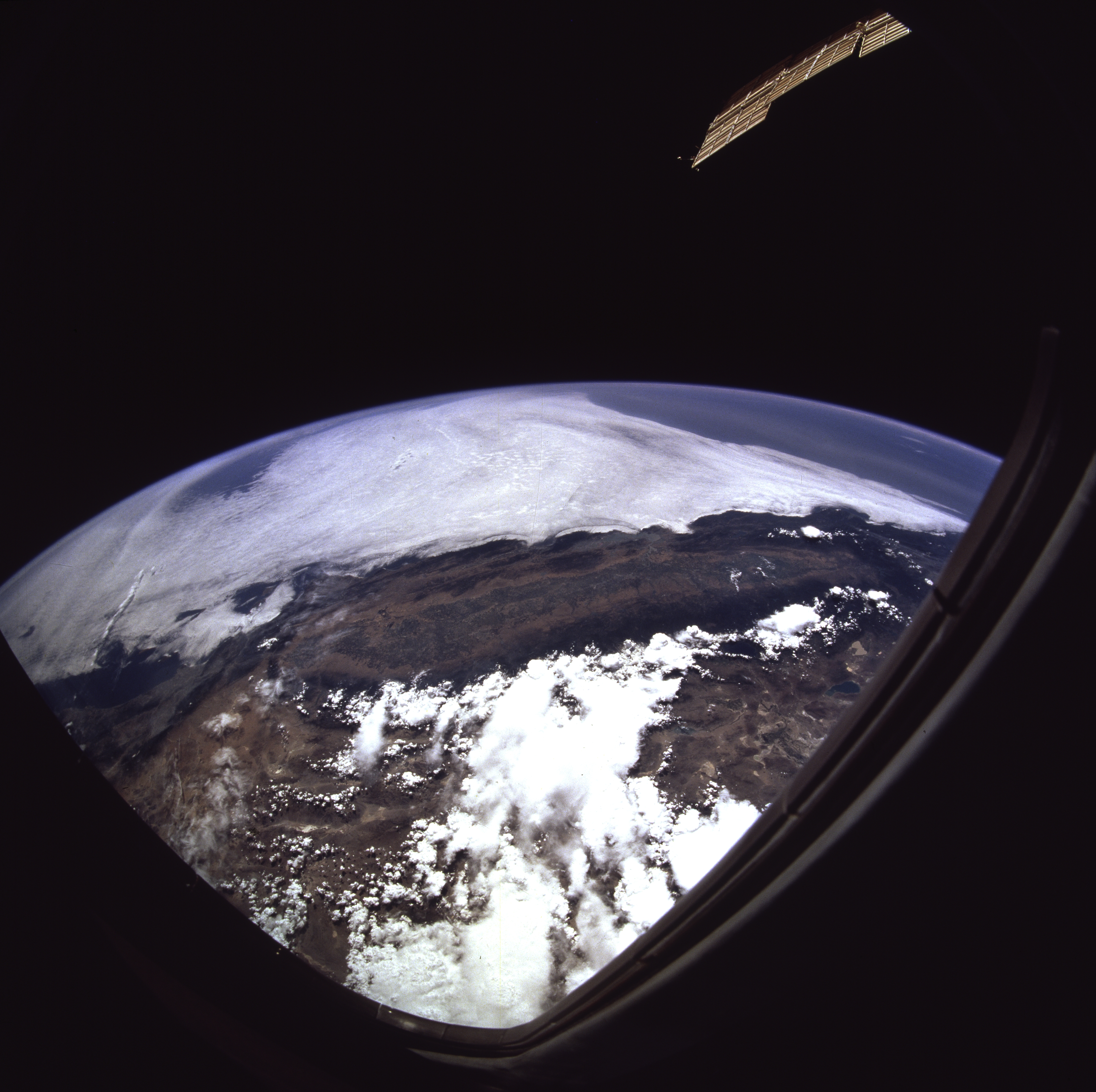 Earth observations taken during the STS-71 mission - wide-angle, west ...